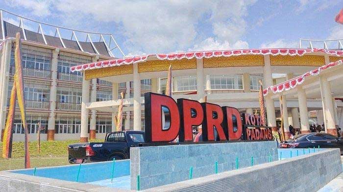 Petahana Bertumbangan, Ini Susunan Baru Anggota DPRD Kota Padang ...