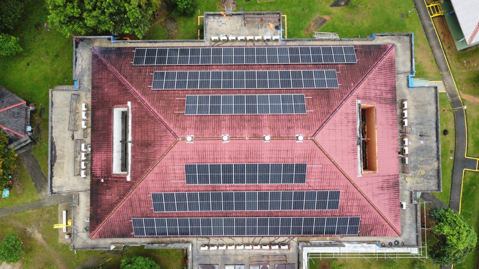 Panel Surya di 18 Lokasi, Upaya MedcoEnergi Menuju Net Zero Emission ...