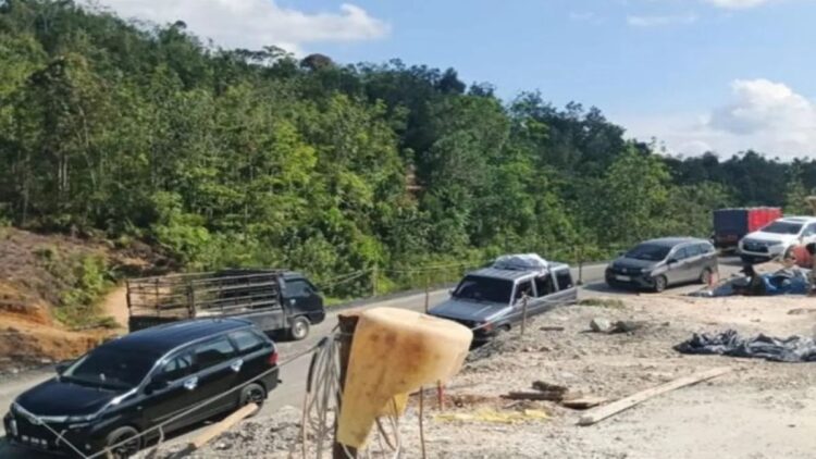 Jalan Riau-Sumbar Dua Arah Dibuka Meski Satu Jalur Belum Diperbaiki ...